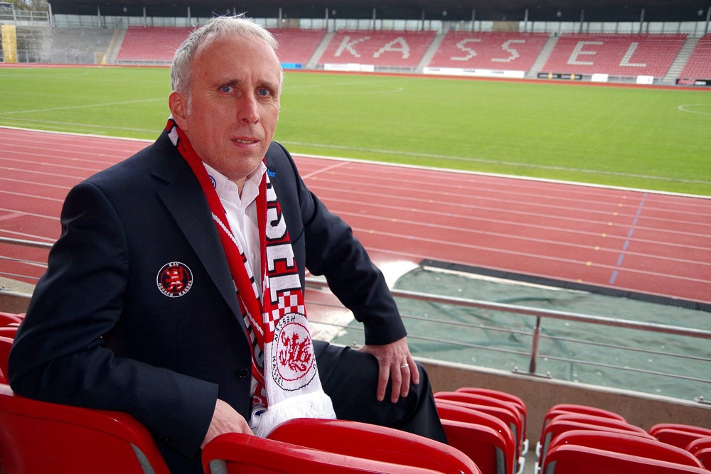 Michael Pfeffer verabschiedet sich persönlich von den Sponsoren und ...